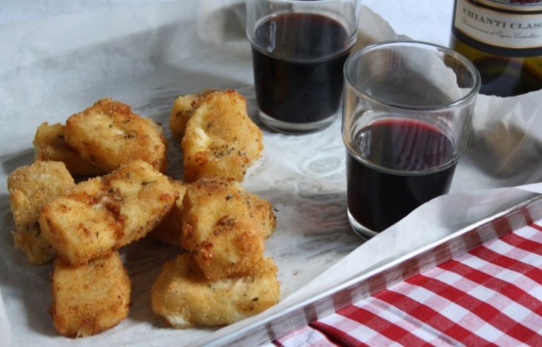 Tutti pazzi per i mozzarella stick | Bastoncini di mozzarella fritti ...